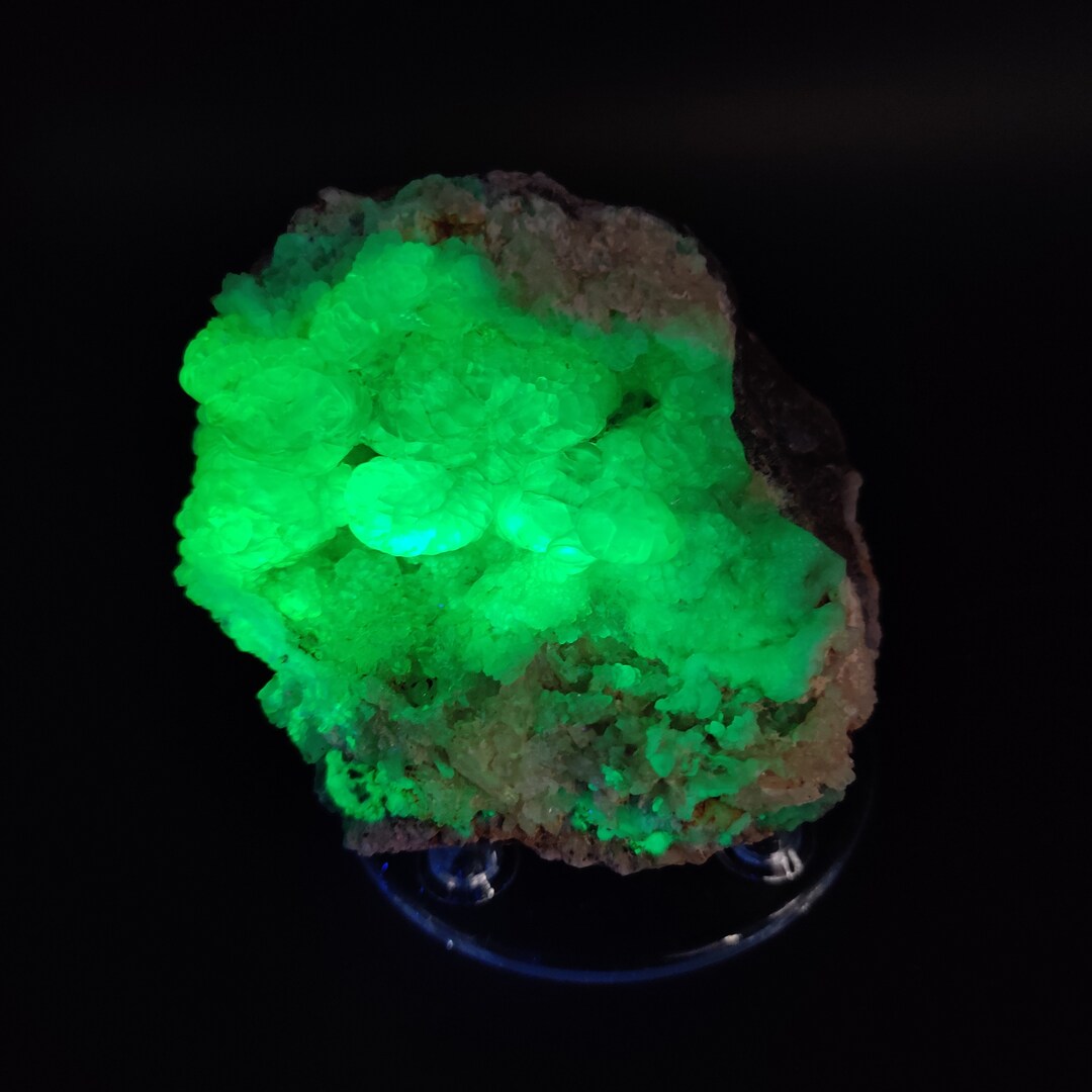 UV Reactive Hyalite Opal Geode, Mexico - Etsy UK