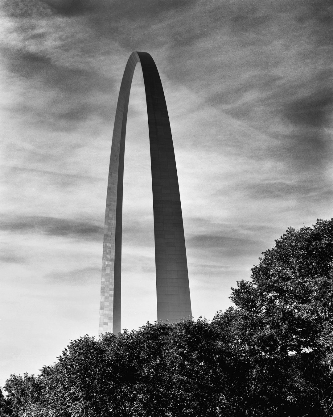 Saint Louis Gateway Arch's Graceful Ascent in Stunning Black and White ...