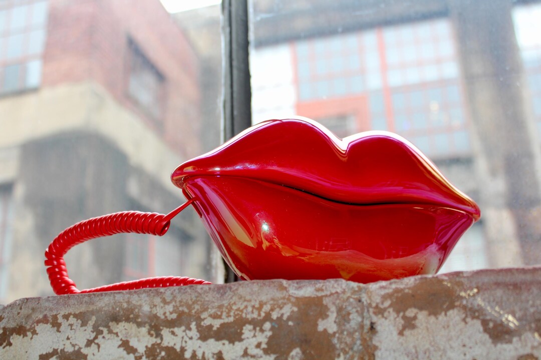 Red Retro Lips Shaped Landline Phone | Functional Vintage Collectors ...