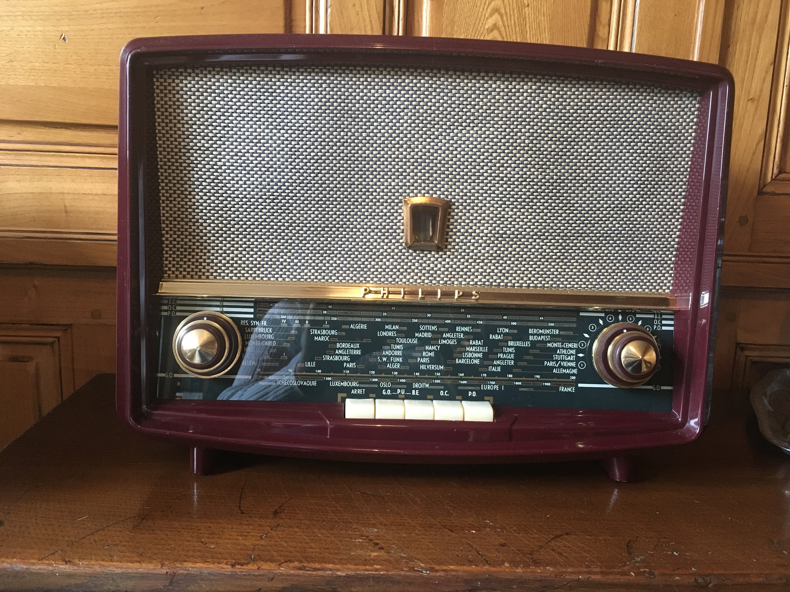 Upcycled 1950's Bakelite Vintage Radio - Bluetooth Speaker and so Much ...
