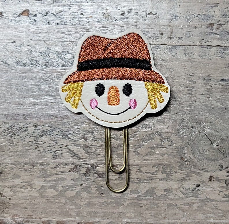 Scarecrow Cutie | Happy Thanksgiving Badges | Happy Halloween Badges ...