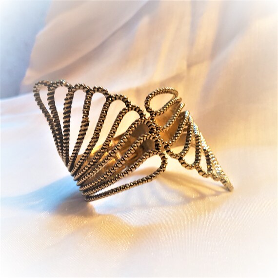 Cool Vintage Hinged Brass Bangle. Old style elegance … - Gem