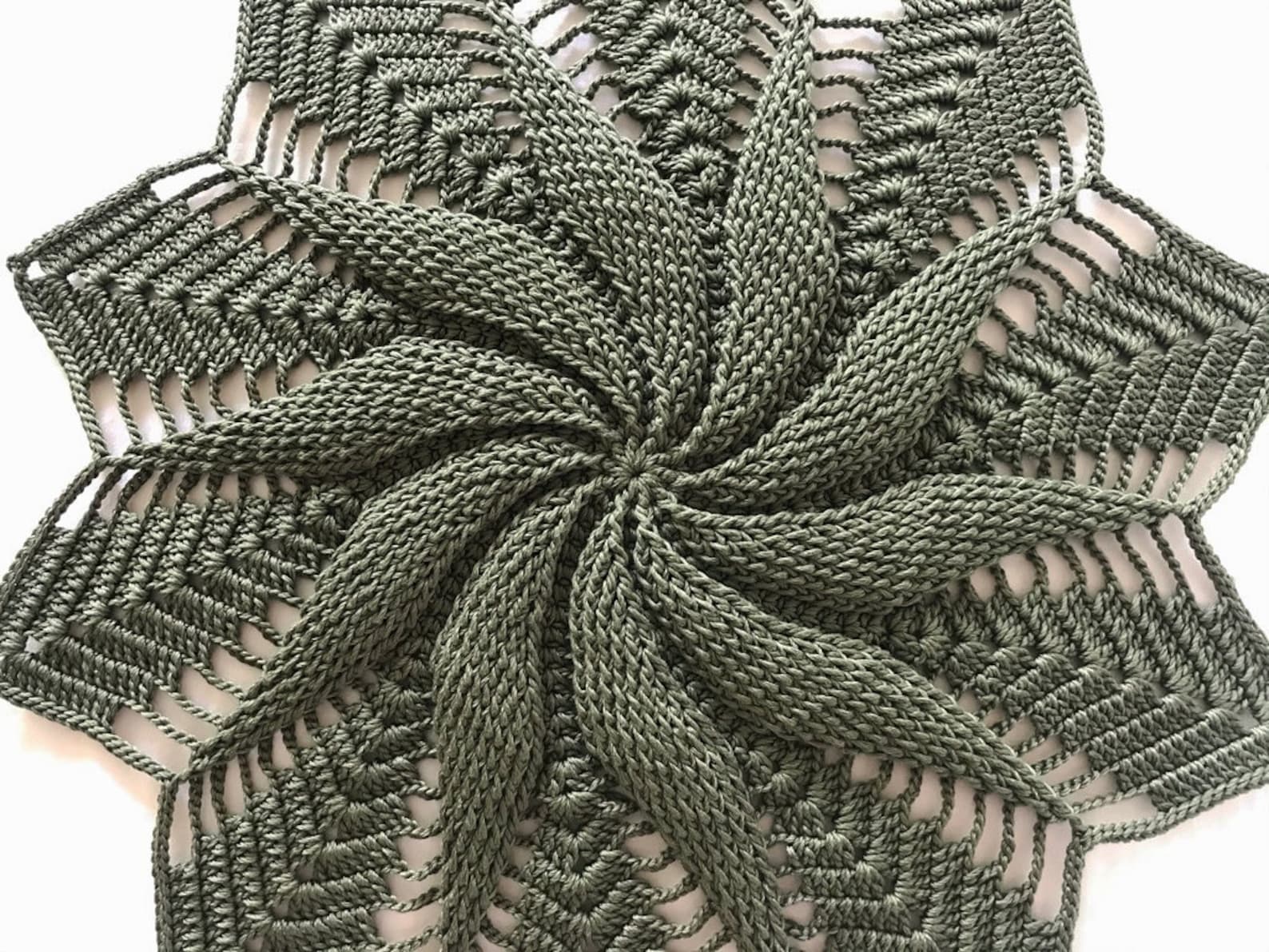 Crochet Placemat Pattern: Crochet Leaf Placemat Coaster - Etsy