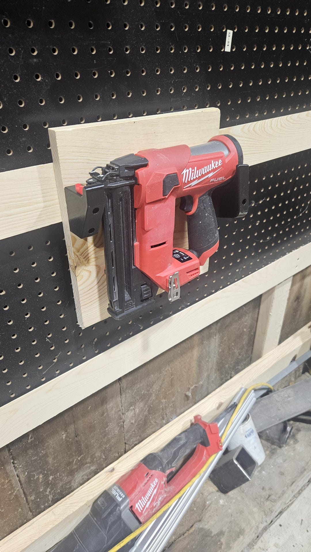 Milwaukee Nail Gun Wall Mount Organizer | 18 Gauge M12 Finish Nailer ...