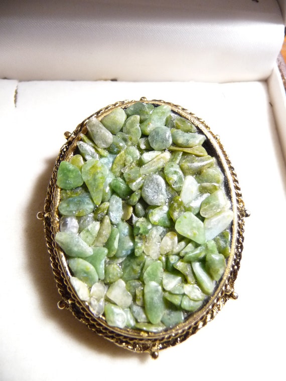 Large Vintage Victorian Style Green Jade Chip Brooch - Gem