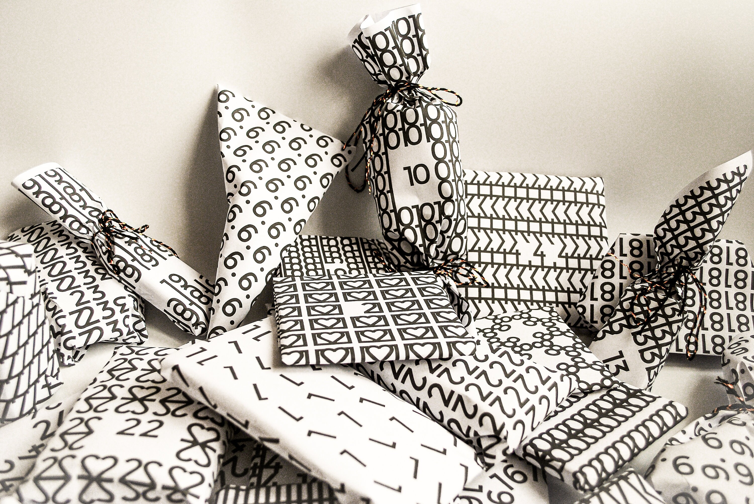 Printable DIY Advent Calendar, Typographic Wrapping Paper - Etsy