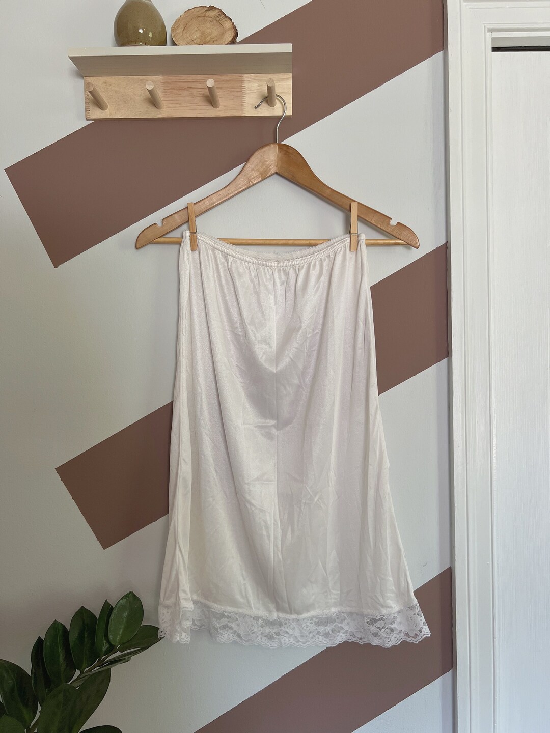 90’s Simple White Slip With Floral Lace Trim at the Bottom - Vintage ...