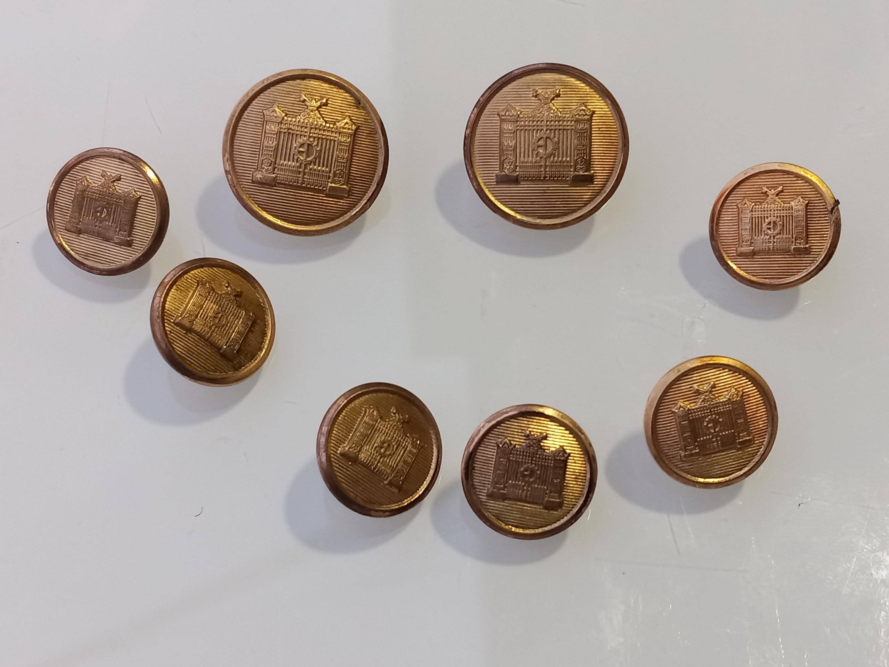 Brooks Brothers Castle Gate Gold Tone Metal Replacement Buttons ...