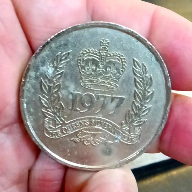 1977 Queen Elizabeth II Silver Jubilee Duckham's Collectable Aluminum ...