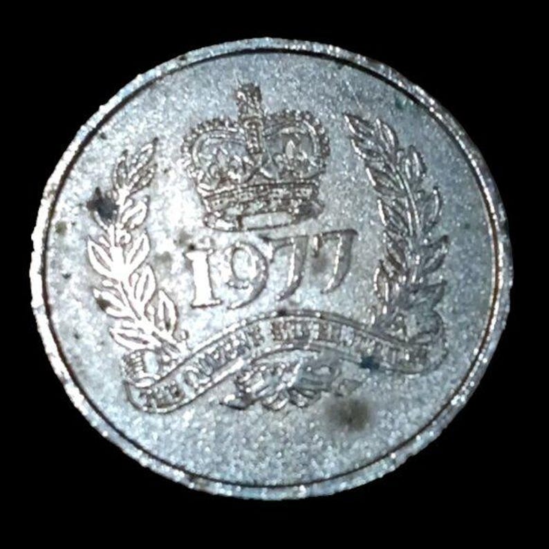 1977 Queen Elizabeth II Silver Jubilee Duckham's Collectable Aluminum ...