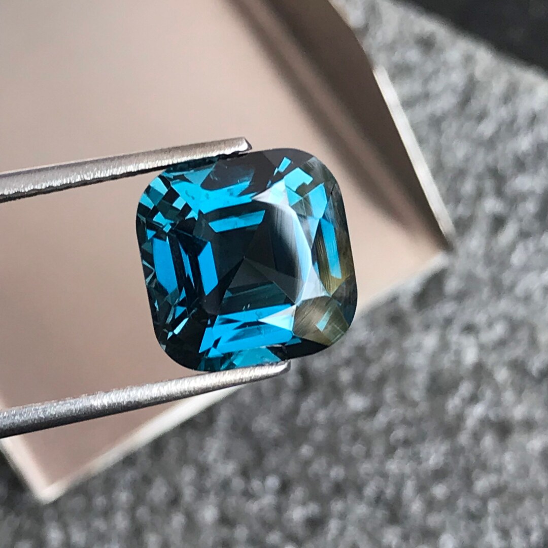 Natural London Blue Topaz - London Blue Topaz Old Mine Cut - 11 MM ...