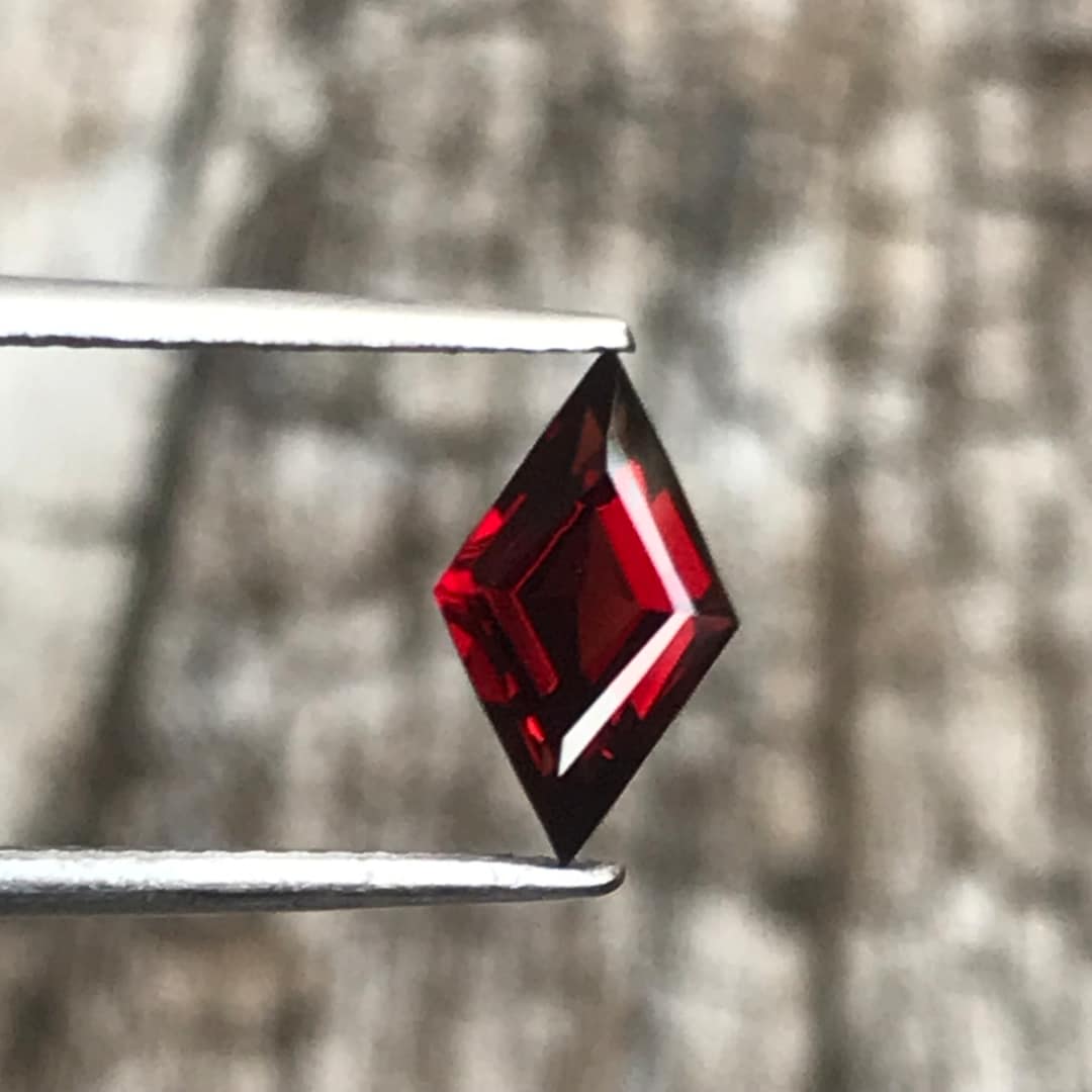Natural Mozambique Garnet - Red Garnet 10 MM Lozenge Shape - 1.50 Carat ...