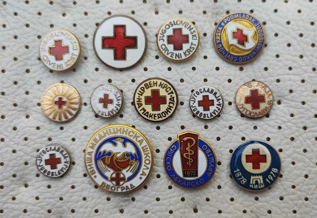 Red Cross Yugoslavia Vintage Enamel Pins 1970s Yugoslavia Hrvatska ...