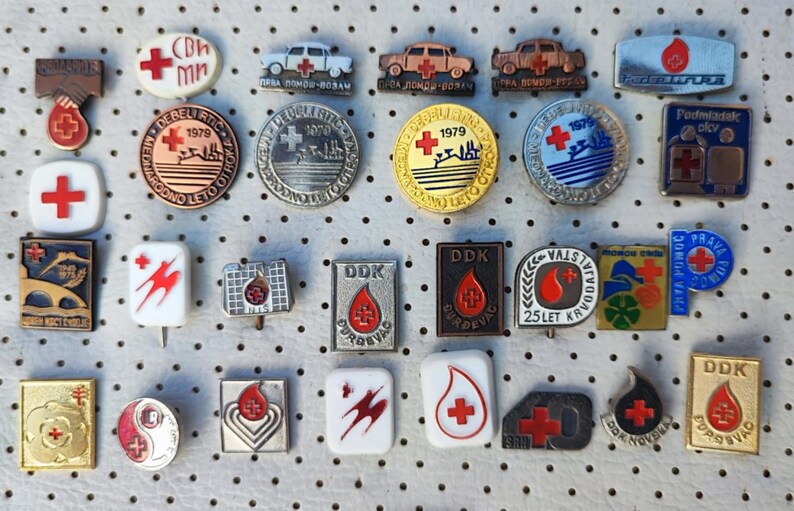 Red Cross Yugoslavia Vintage Enamel Pins 1970s Yugoslavia Hrvatska ...