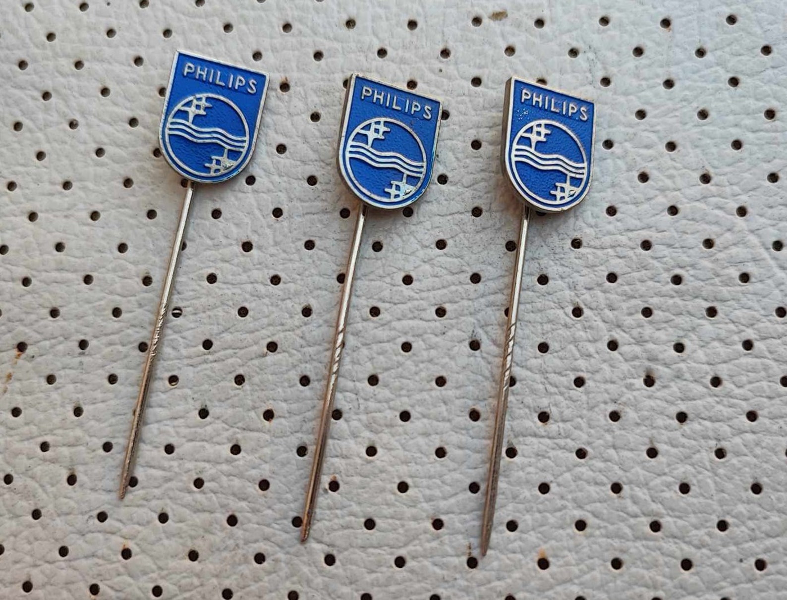 Philips Vintage Pins Club Member 1980 Turntable CD Player Philips Audio ...