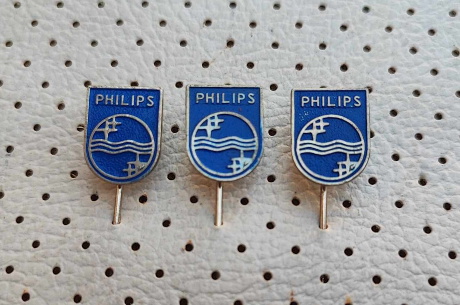 Philips Vintage Pins Club Member 1980 Turntable CD Player Philips Audio ...