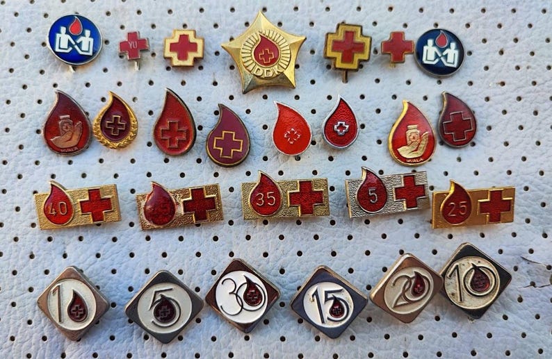Red Cross 25 PINS Vintage Pins 1970s Yugoslavia Croatia Crveni Kriz ...