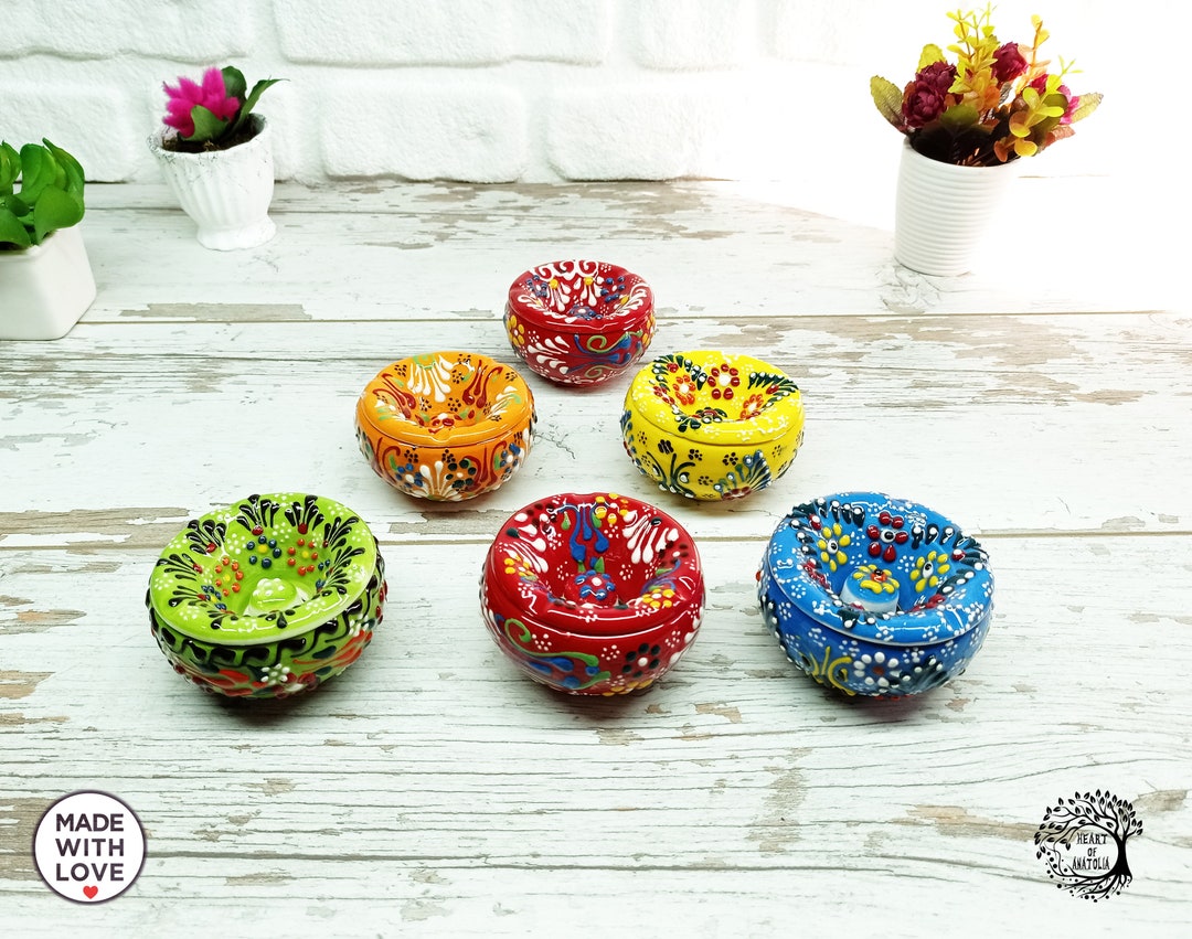 Small Ceramic Smokers Ashtray With Lid Handmade Painted Windproof ...