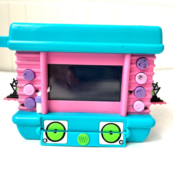 Pixel Chix - Etsy Canada