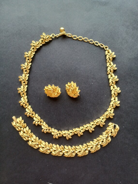 Trifari set gold tone leaves necklace bracelet earrin… - Gem