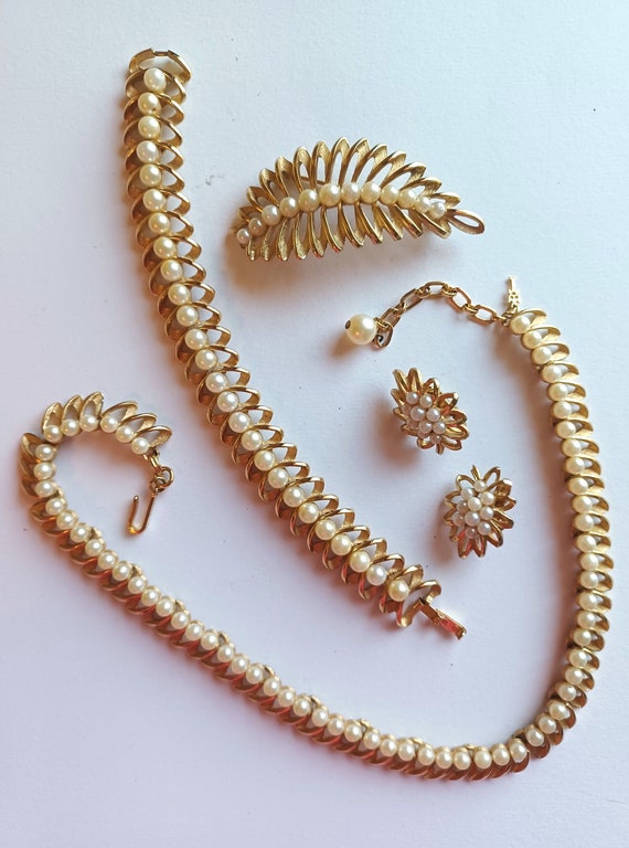 Trifari full parure trifanium gold and pearl necklace… - Gem