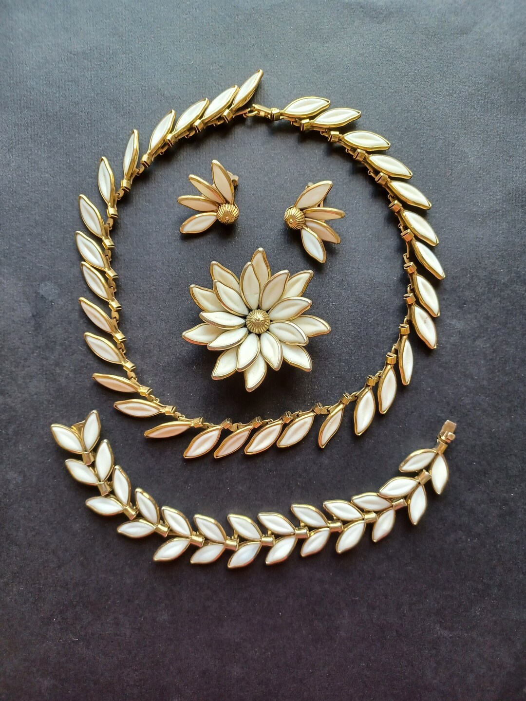 Trifari Parure Necklace Bracelet Earrings Plus Brooch Gold Tone Petals ...