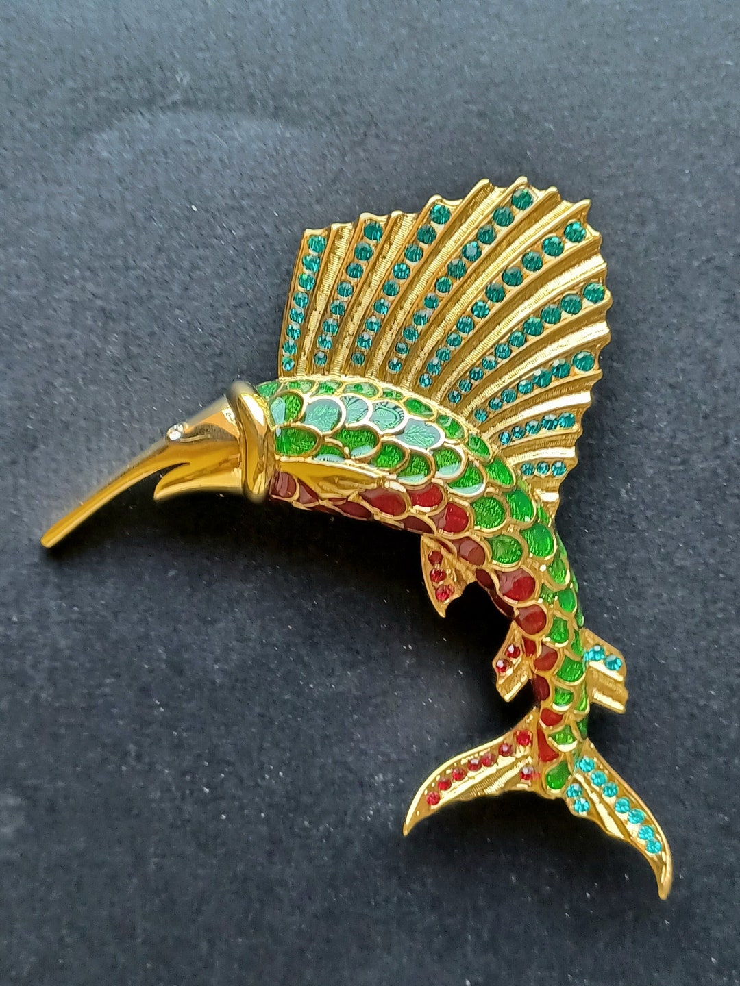 Trifari Marlin Fish Broche avec émail et strass colorés, Édition ...