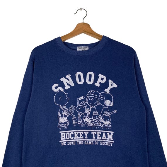 Vintage PEANUTS Gang Snoopy Hockey Team Graphic Sweat… - Gem