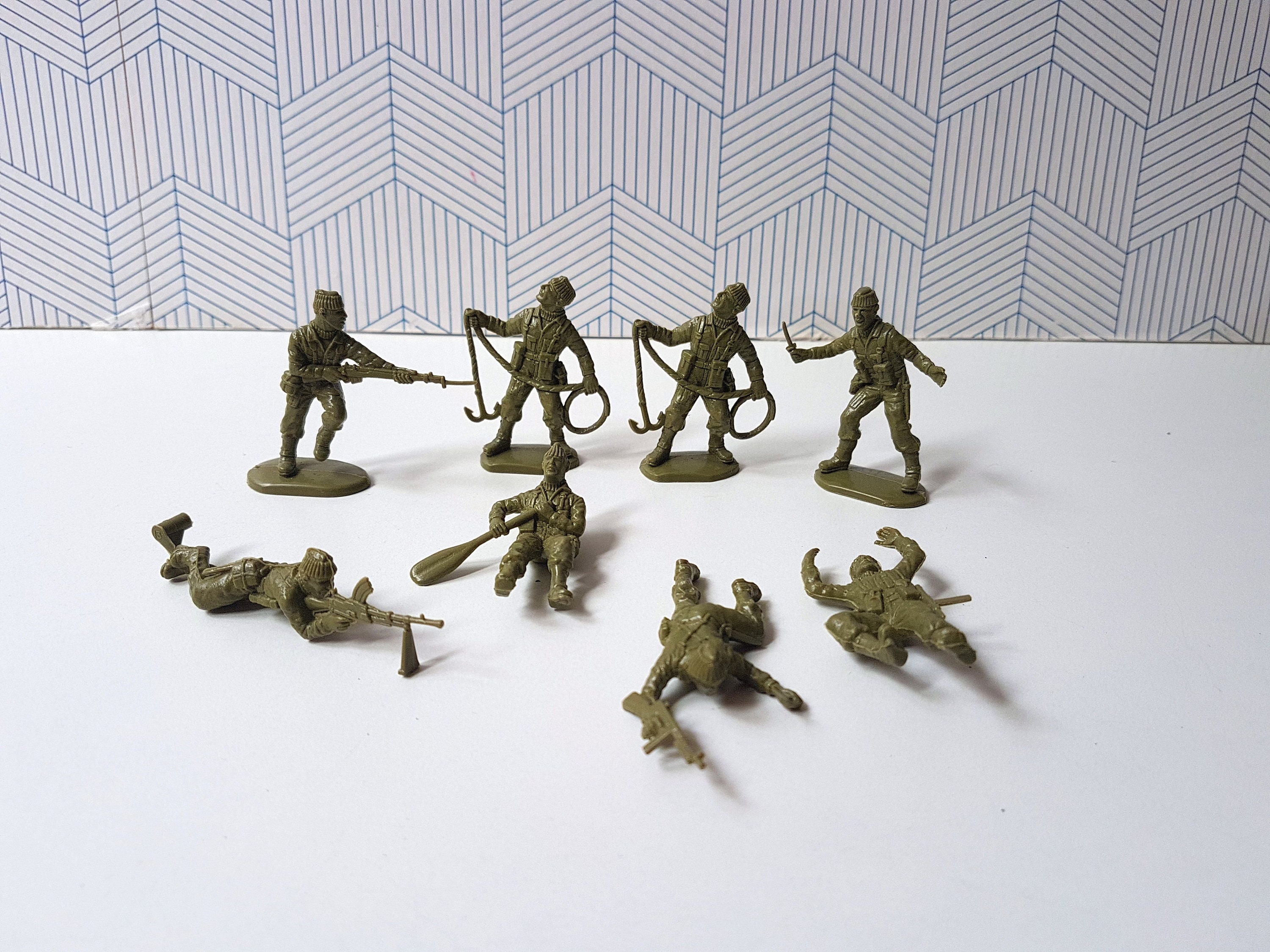 Scale Army Men