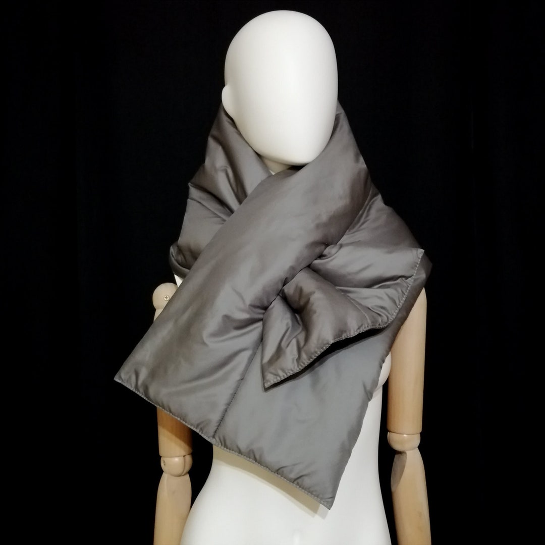 Down Puffy Scarf. Quilted Blanket Shawl as a Gift. Pull a Puffy Scarf ...