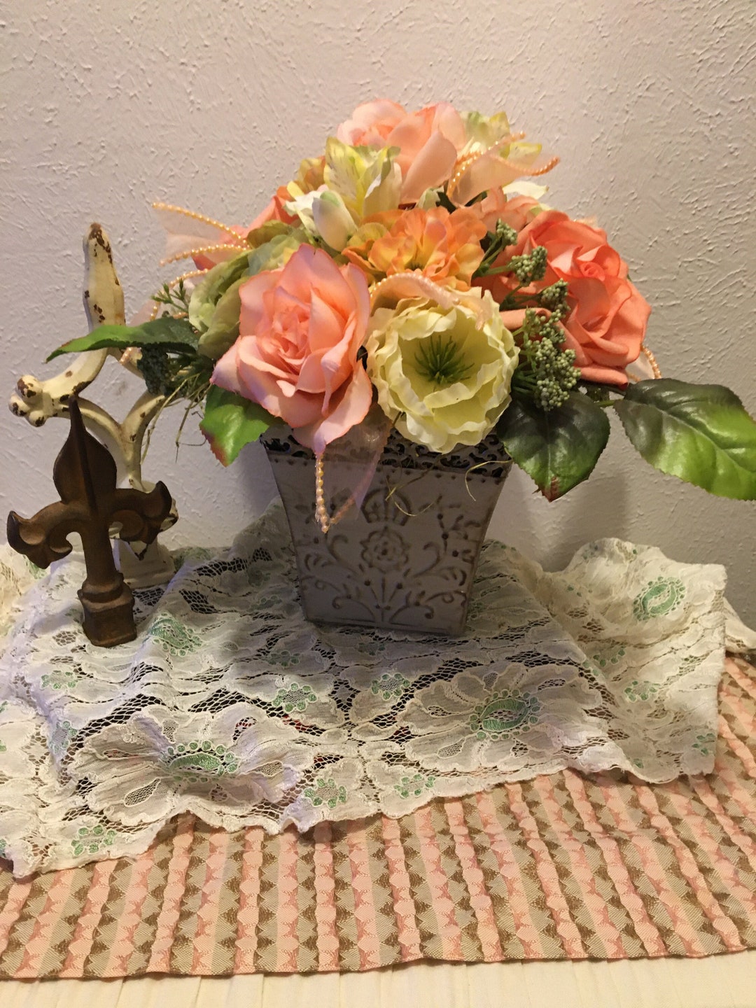 Rose Floral Arrangement, Victorian Style, Multicolored Roses, Spring ...