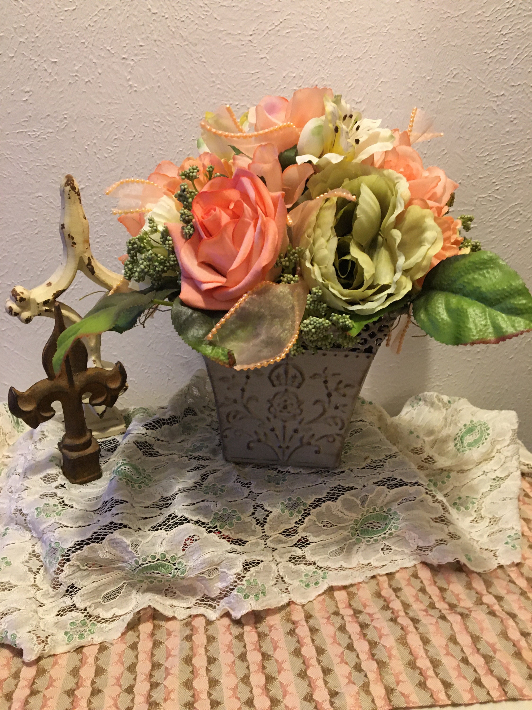 Rose Floral Arrangement, Victorian Style, Multicolored Roses, Spring ...