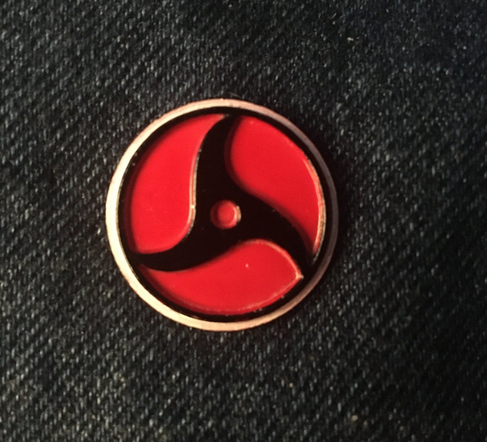 Itachi Uchiha's Mangekyou Sharingan Pin Badge | Etsy