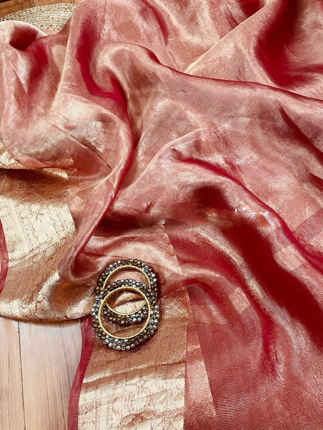 Pure Dual-tone Tissue Silk Saree With a Exclusive Banarasi Weaved ...