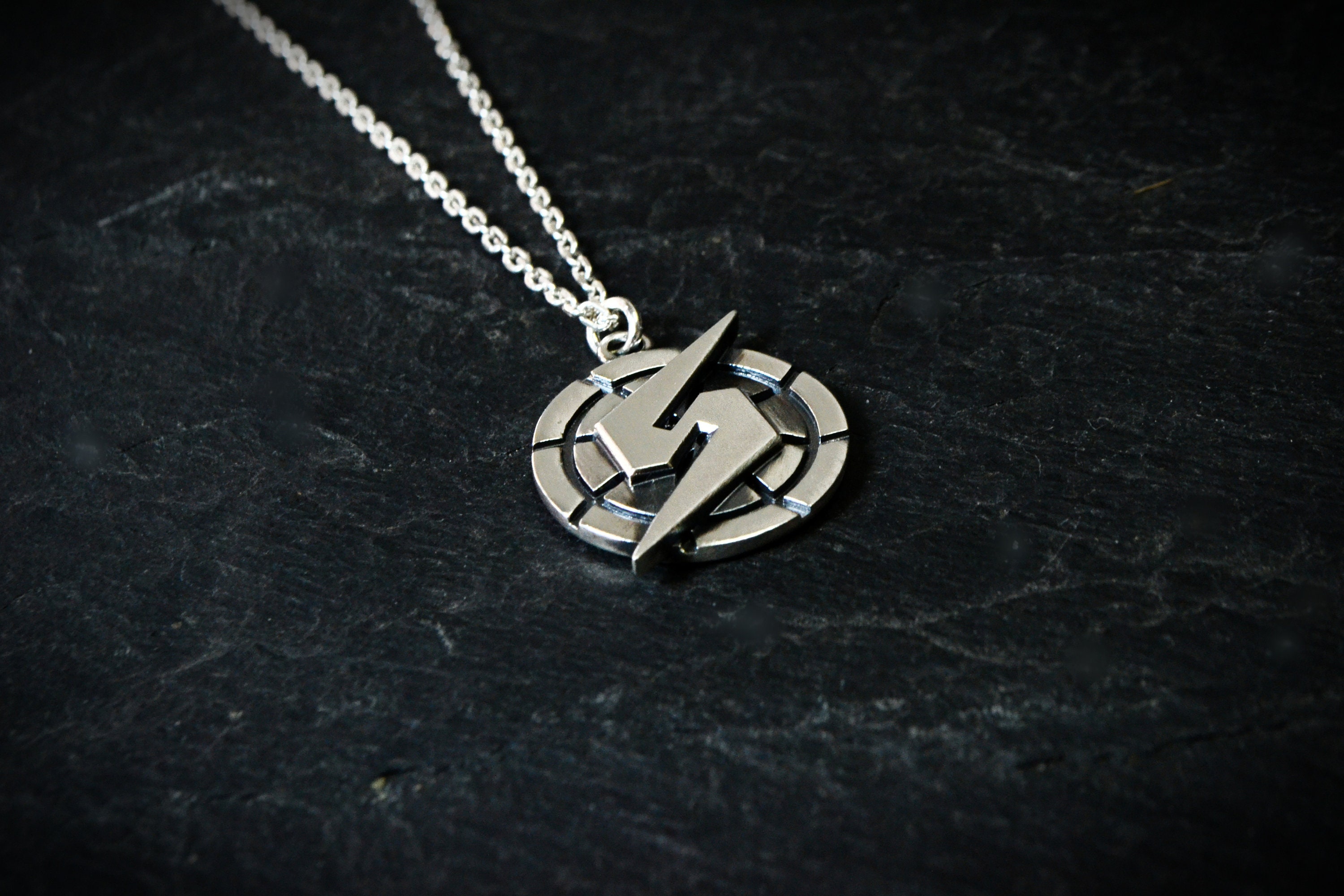 Super Metroid Screw Attack Necklace, Metroid Team, Samus Aran Cosplay ...