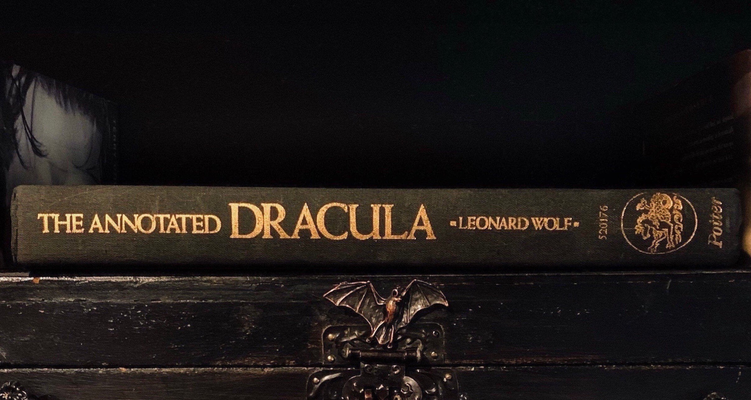 Dracula – Bram Stoker (1975) – Annotated by Leonard Wolf – Illustrated ...