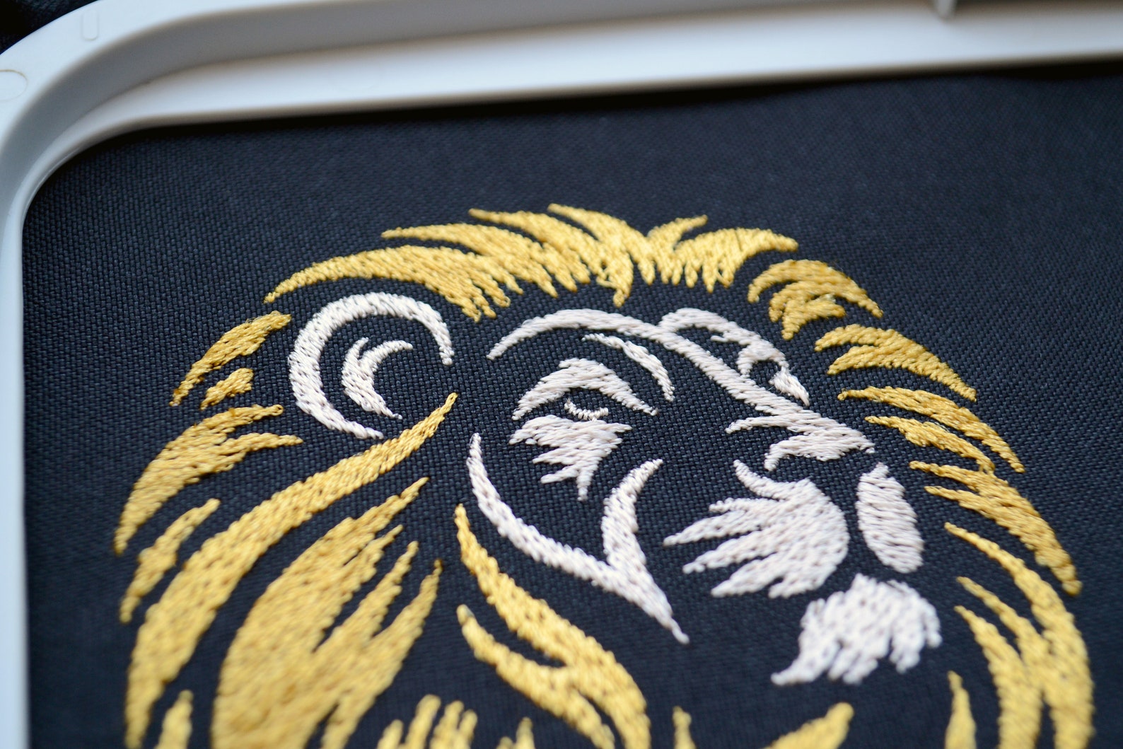 Noble Lion Face Embroidery Design Golden Mane Pattern Jungle King for ...