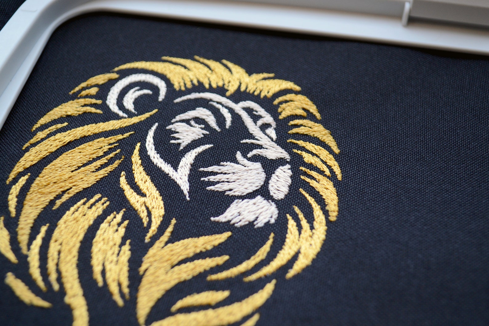 Noble Lion Face Embroidery Design Golden Mane Pattern Jungle King for ...