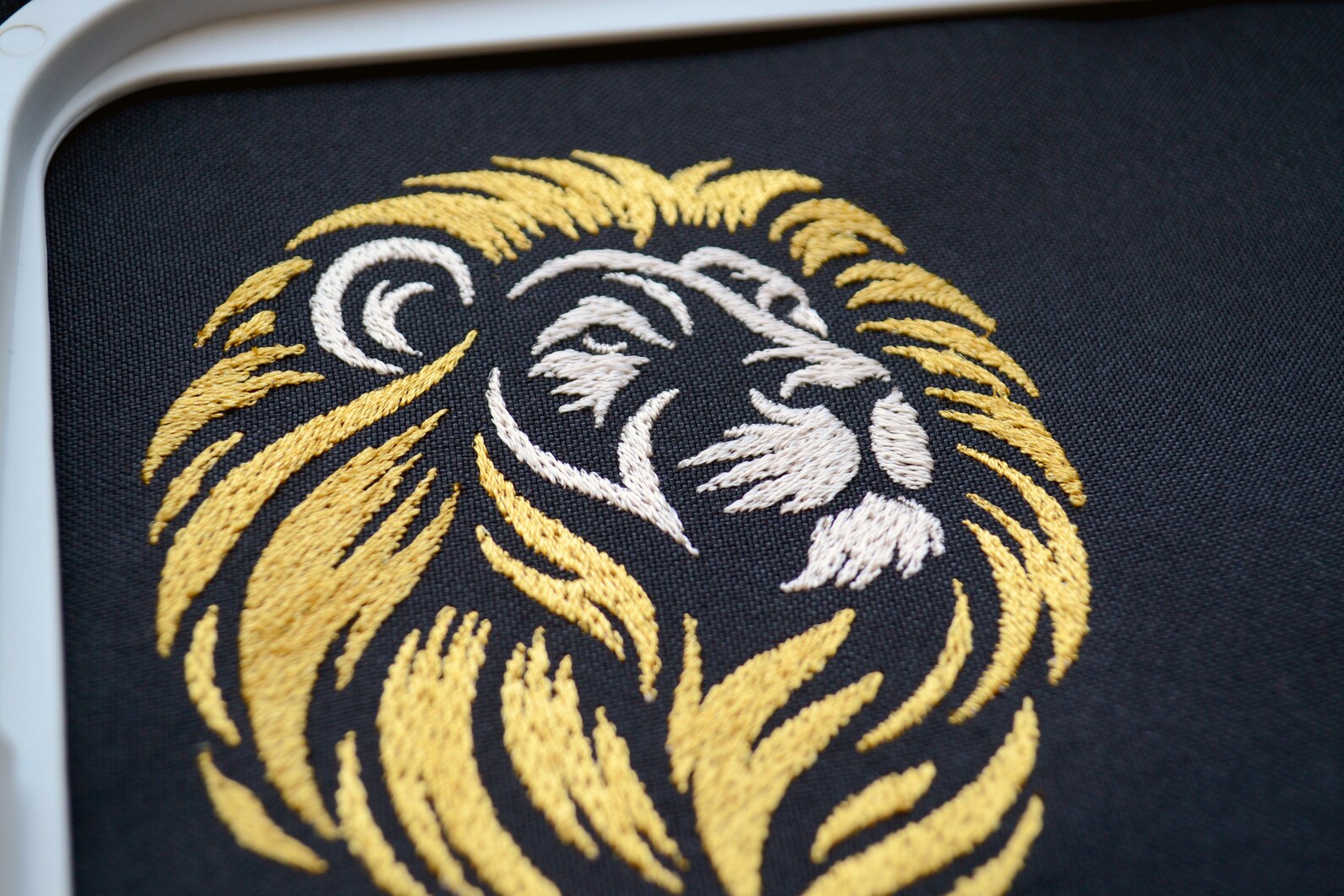 Noble Lion Face Embroidery Design Golden Mane Pattern Jungle King for ...