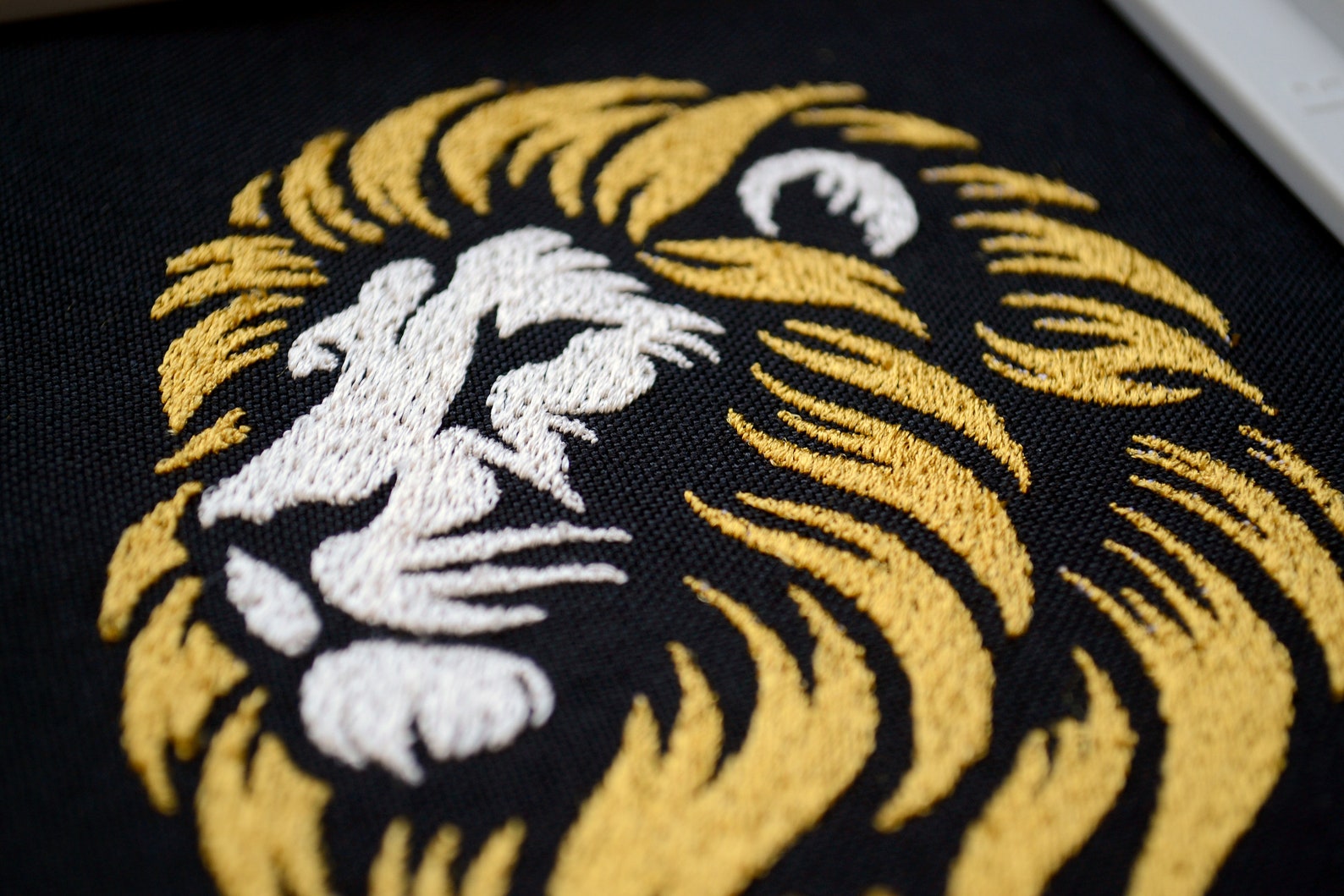 Royal Lions Head Embroidery Designs Set - Noble Animal Faces With Crown ...
