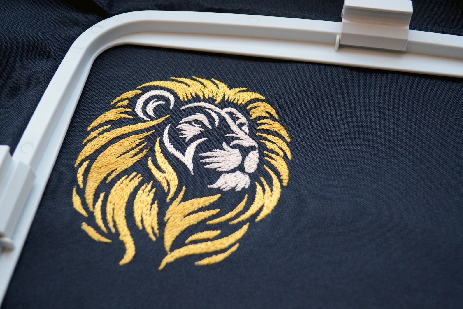 Noble Lion Face Embroidery Design Golden Mane Pattern Jungle King for ...