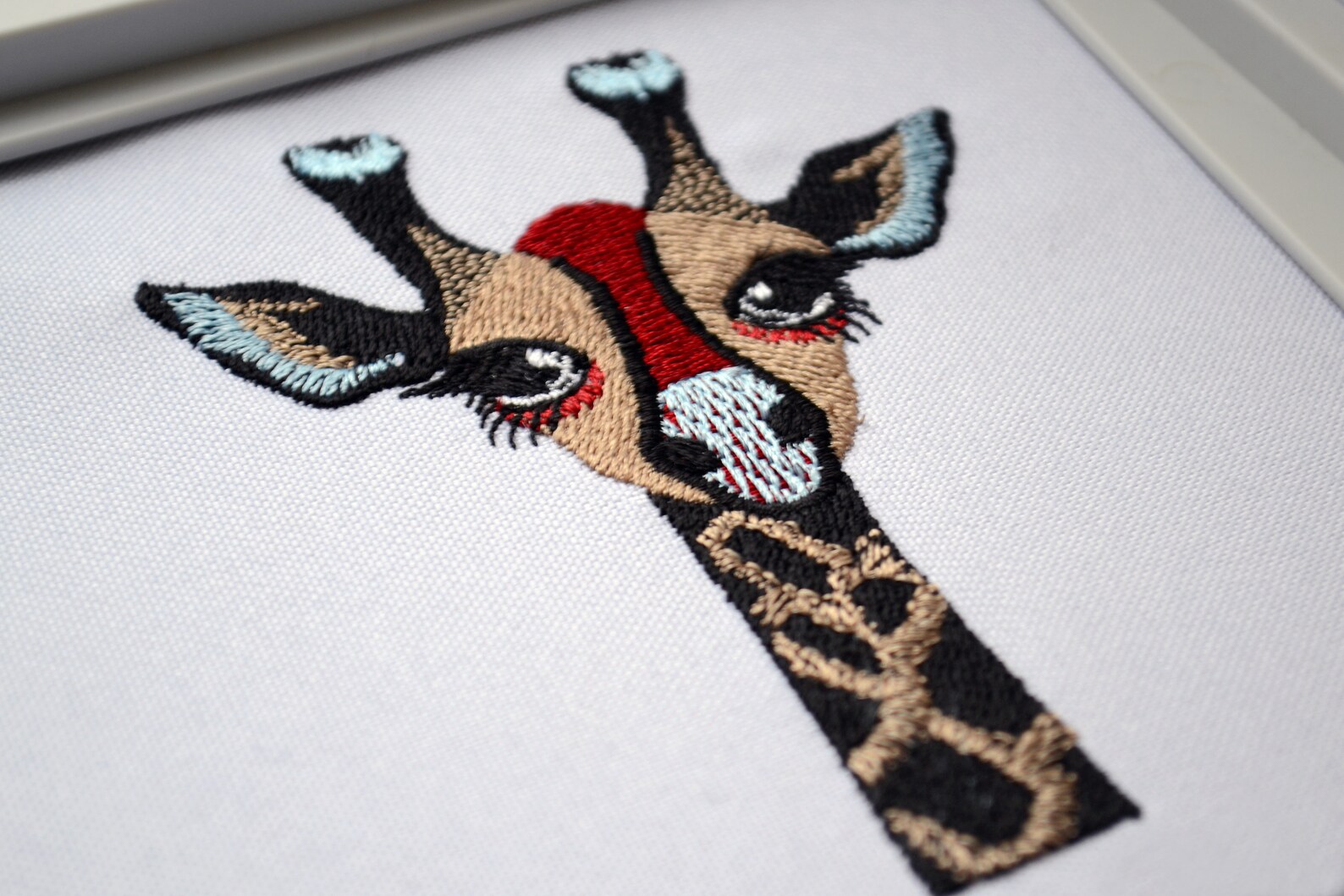 Colorful Giraffe Embroidery Design, Fill Stitch African Safari Animal ...