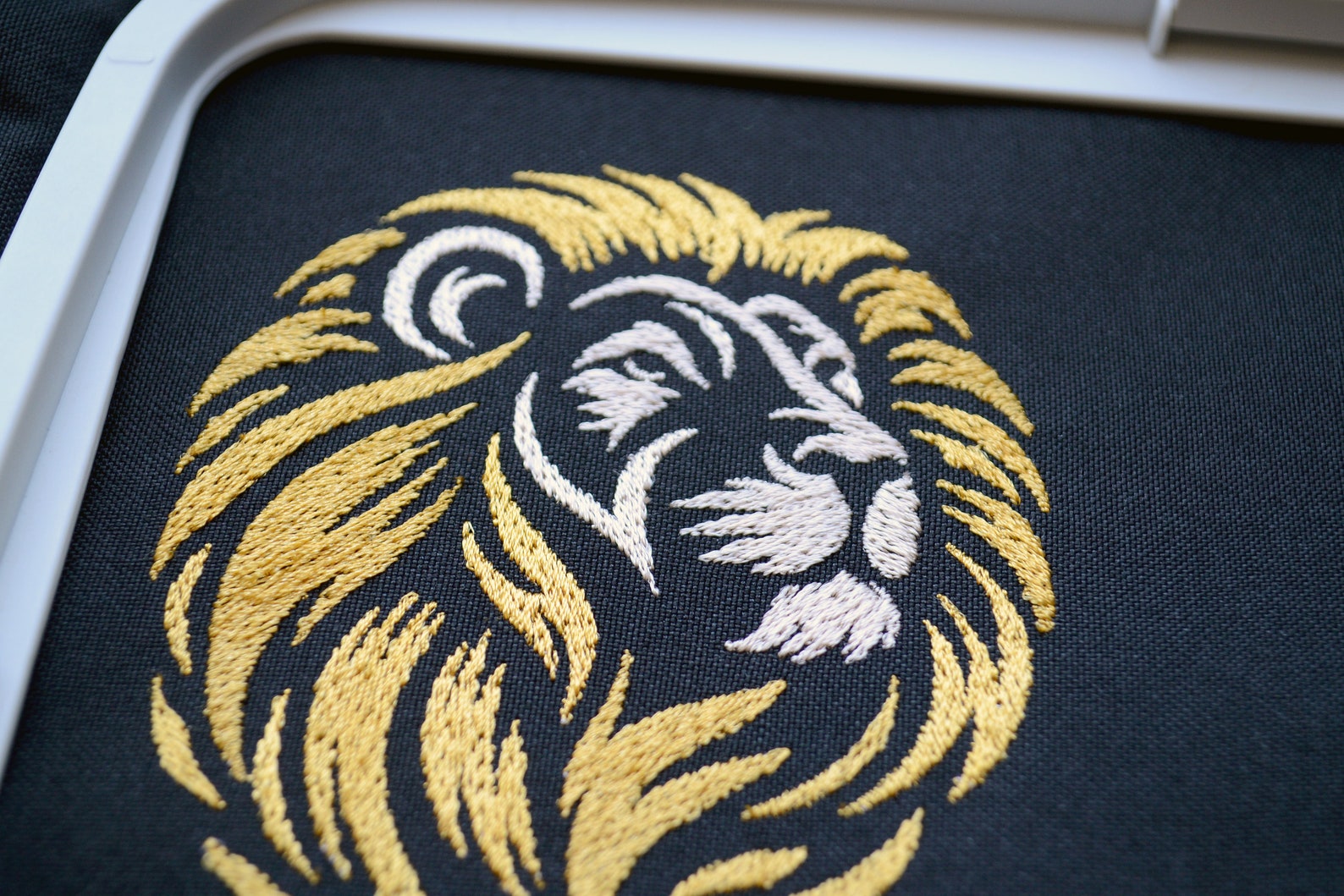 Noble Lion Face Embroidery Design Golden Mane Pattern Jungle King for ...