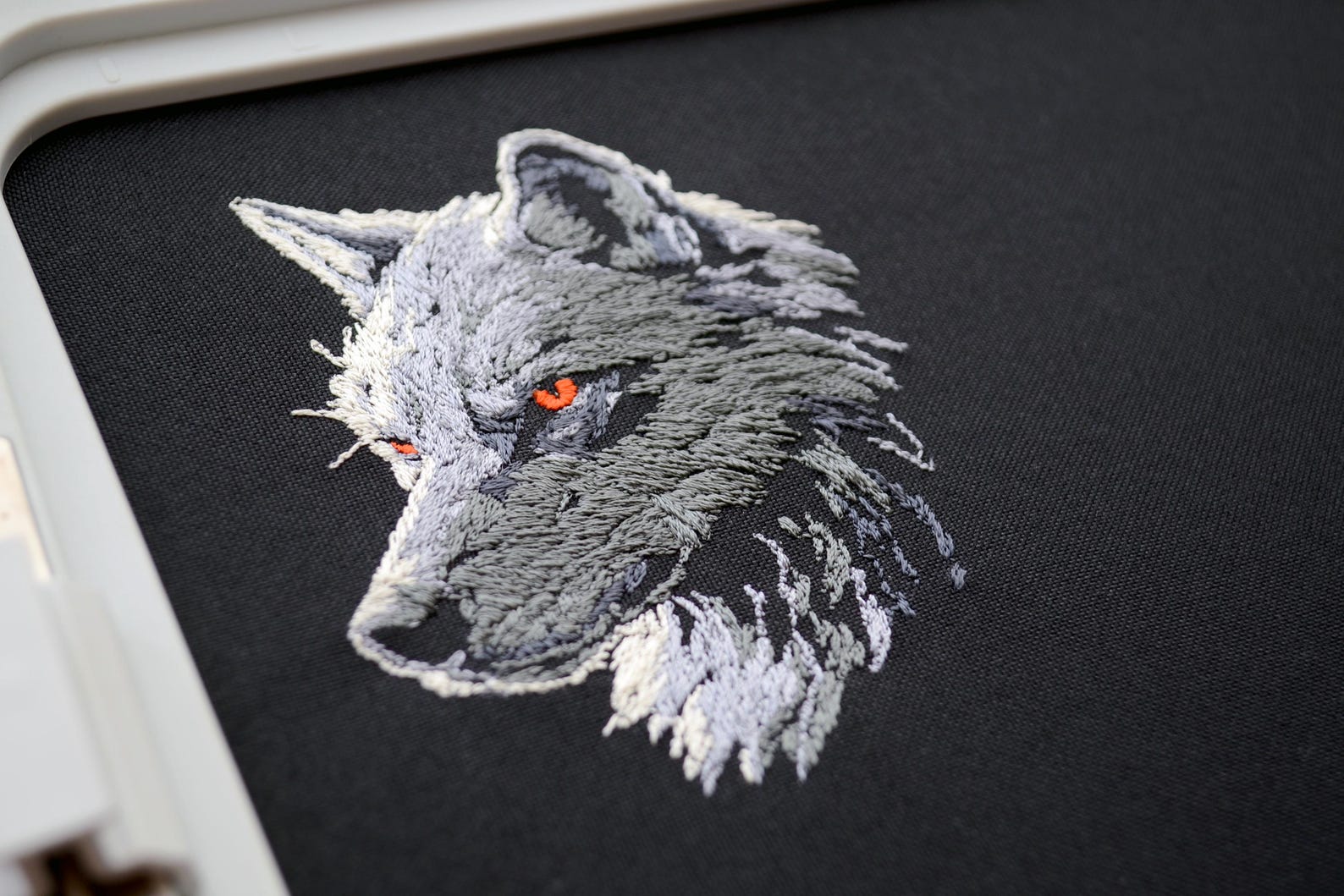 Realistic Wild Wolf Embroidery Designs Bundle - Lifelike Forest Animal ...