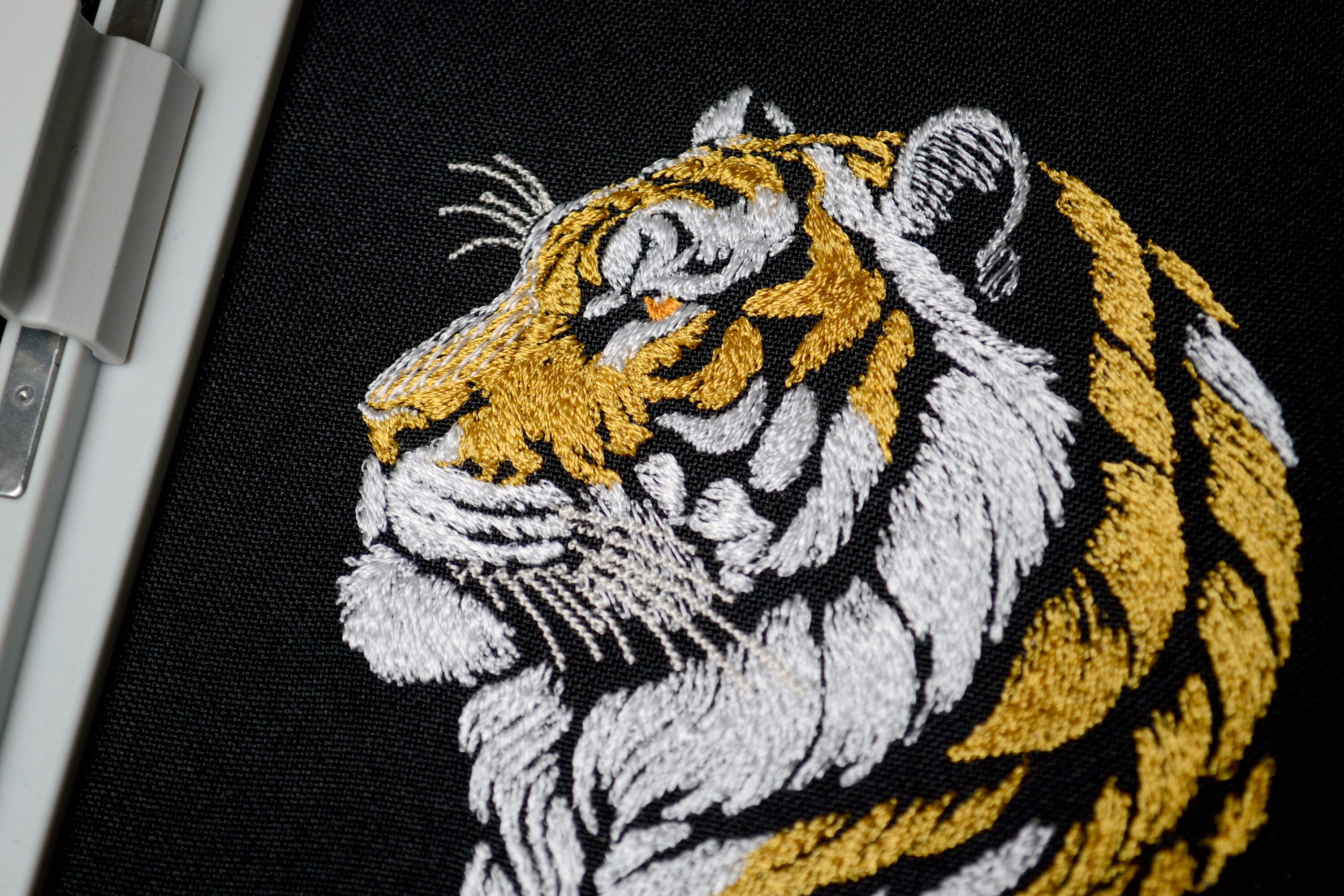 Noble Tiger Head Embroidery Design - Realistic Animal Face Pattern for ...