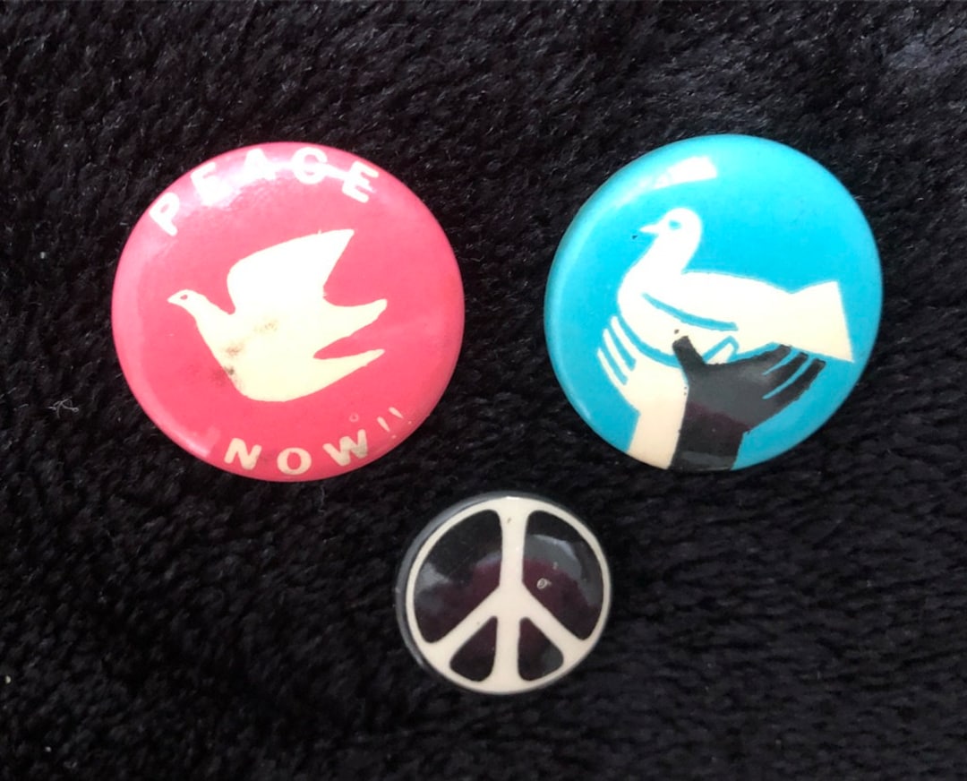 Original 1960, 1970 Vintage Peace Pin Backs, Buttons. Dove of Peace ...