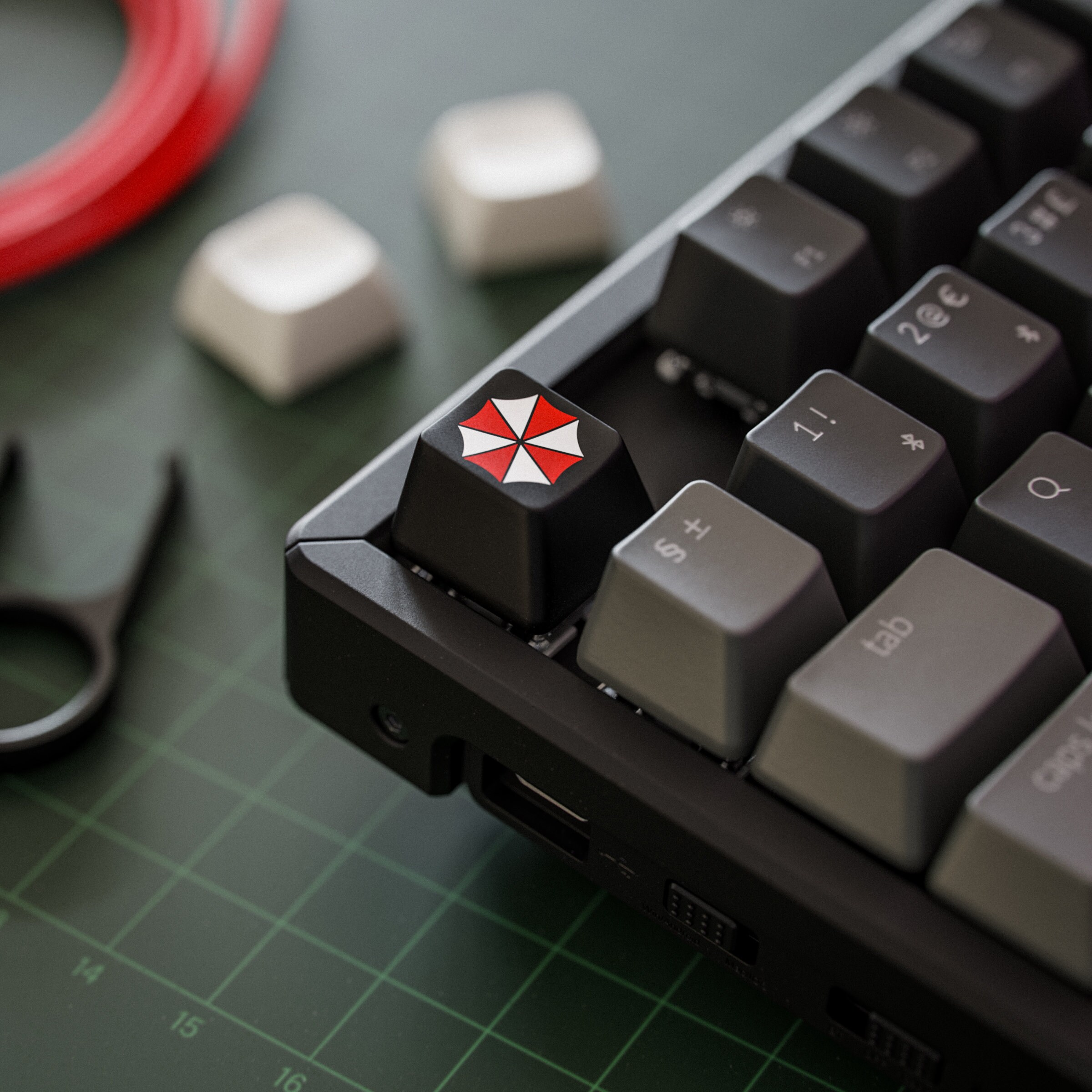 Resident Evil Keycap Umbrella Artisan Doubleshot Key Cap for Cherry MX ...