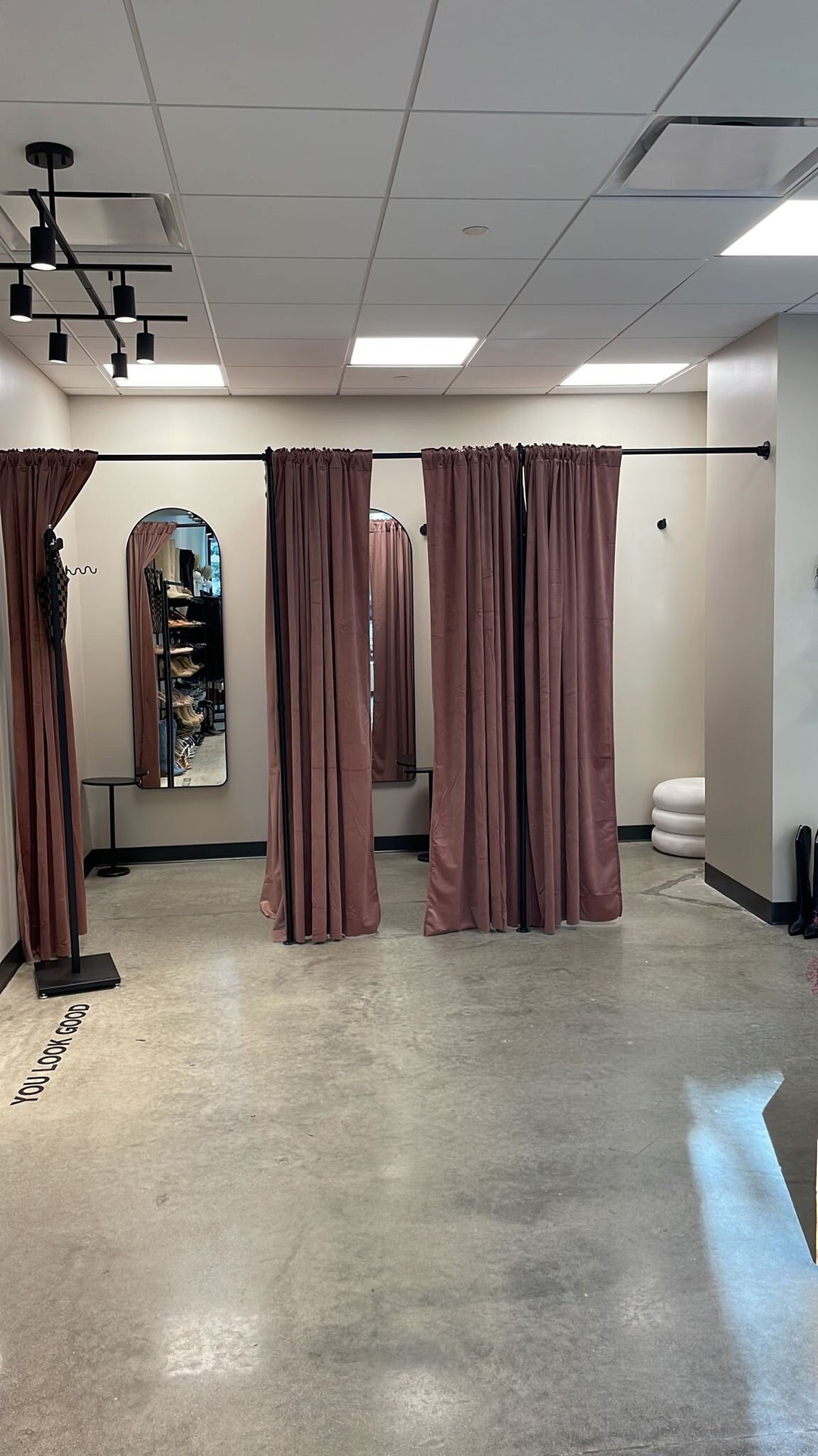 Triple Changing Room Curtain Rail - Sturdy and Stylish Fitting Room ...