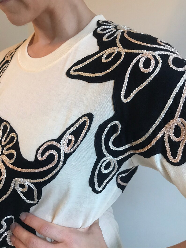 Cream Colored T-shirt With Floral Pattern/ Daisy Covered Tan - Etsy