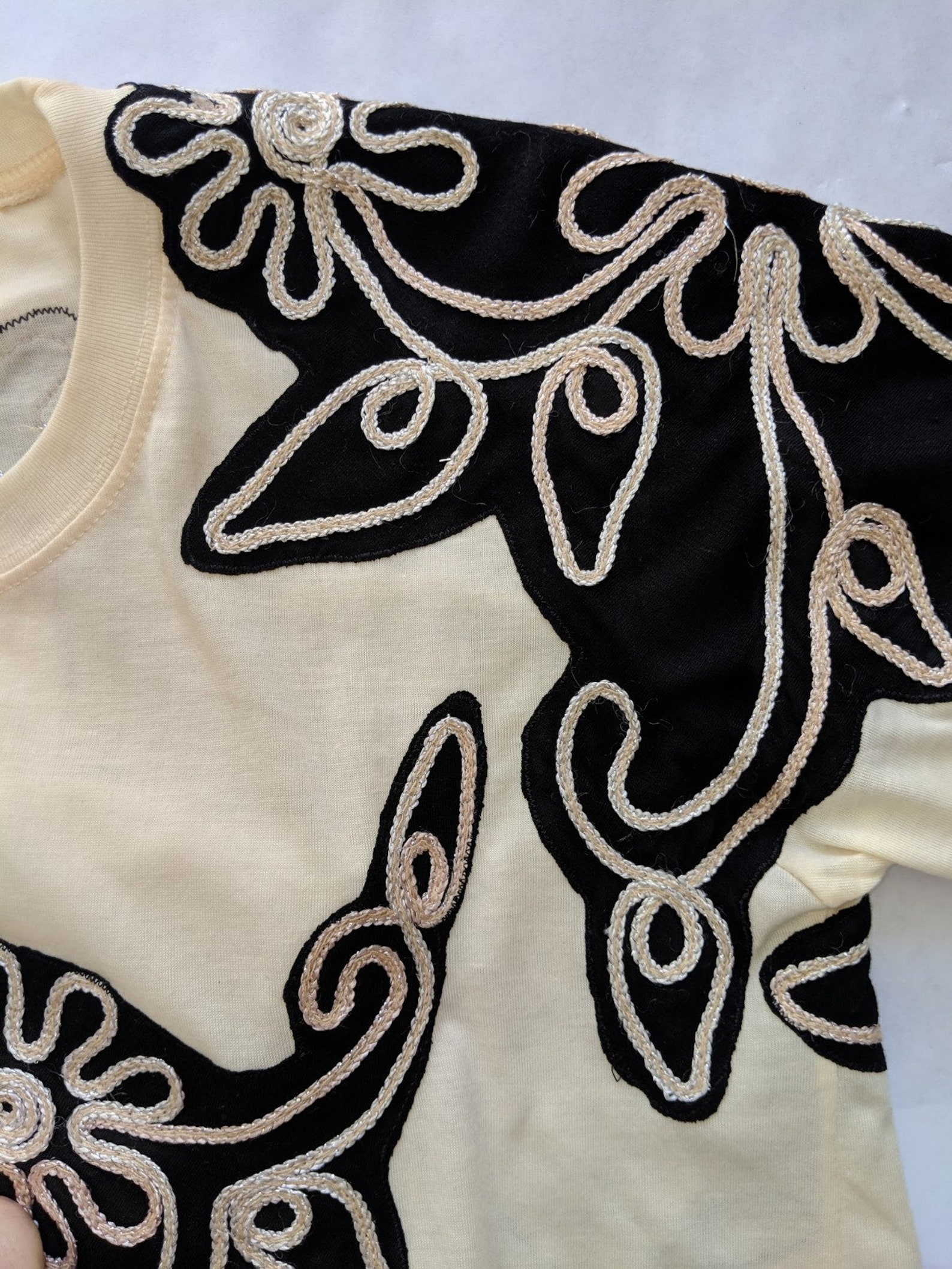Cream Colored T-shirt With Floral Pattern/ Daisy Covered Tan - Etsy